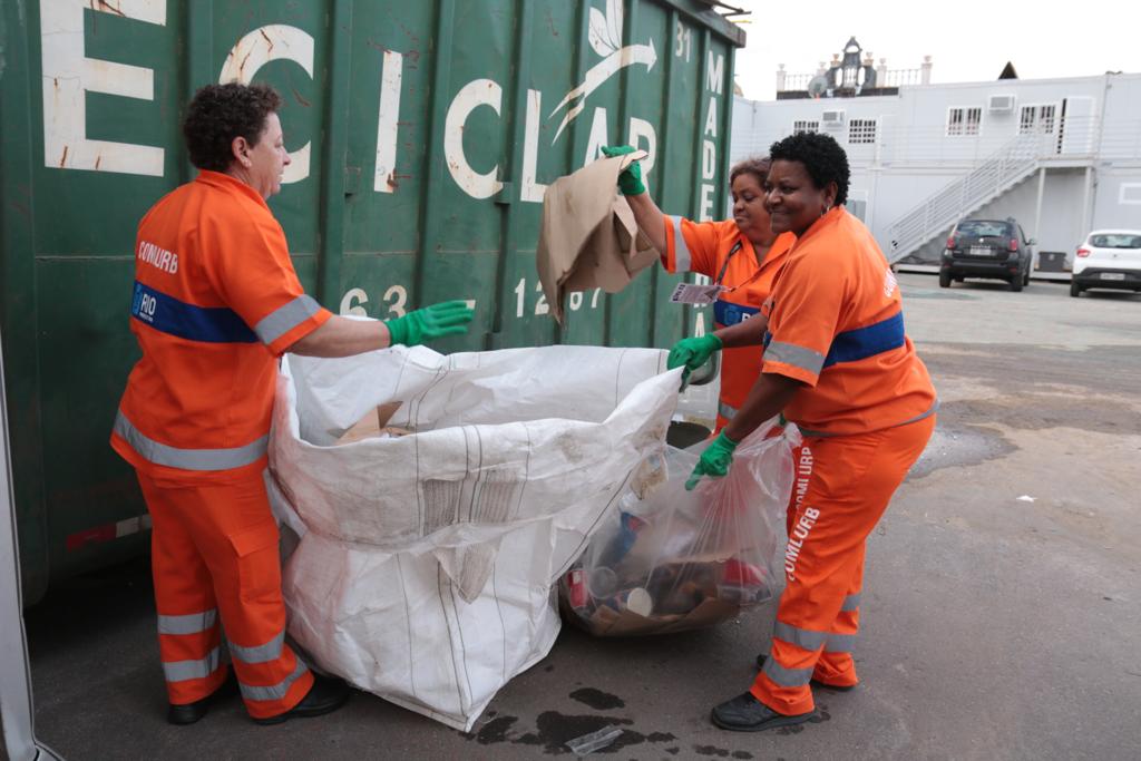 Comlurb inicia serviço de limpeza no Rock In Rio: mais de 1 mil garis ... Comlurb inicia serviço de limpeza no Rock In Rio: mais de 1 mil garis ...