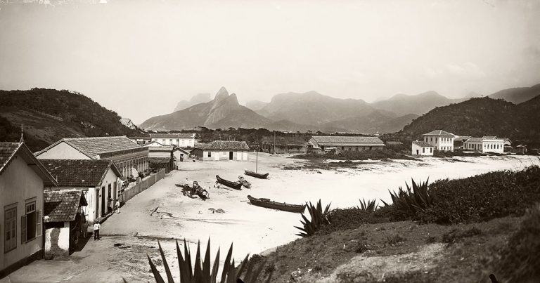 Imagens do Rio Antigo são expostas nos postos de salvamento da orla em ...