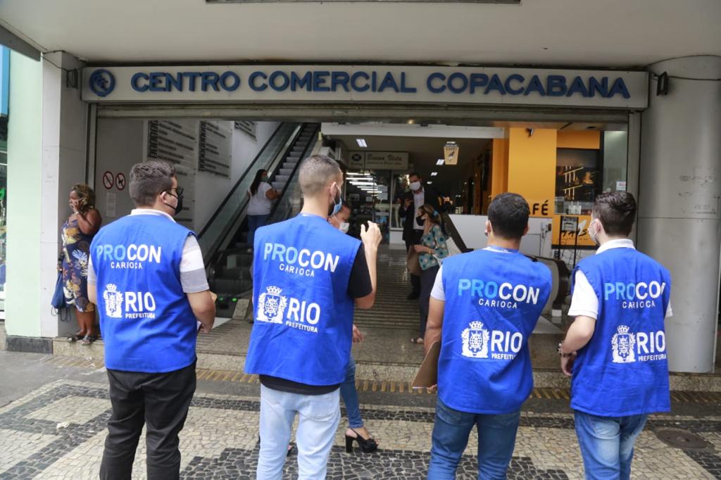 Procon Carioca faz ação de orientação no comércio em Copacabana ...