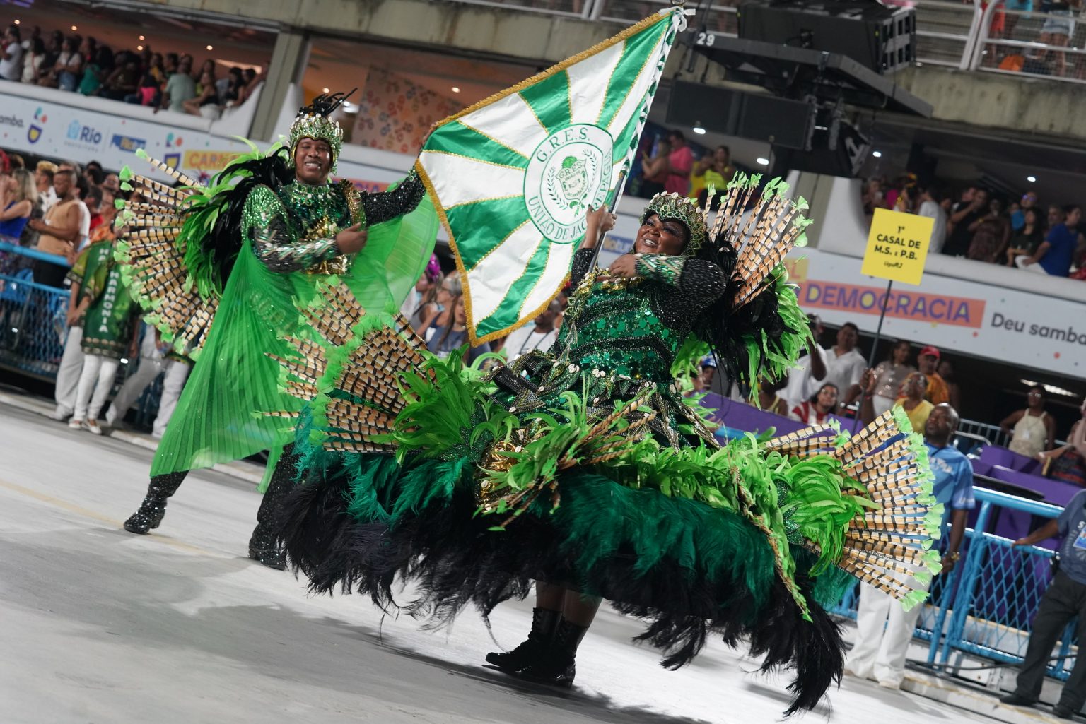 Fotogaleria: veja como foi o segundo dia de desfiles das escolas de samba da Série Ouro ...