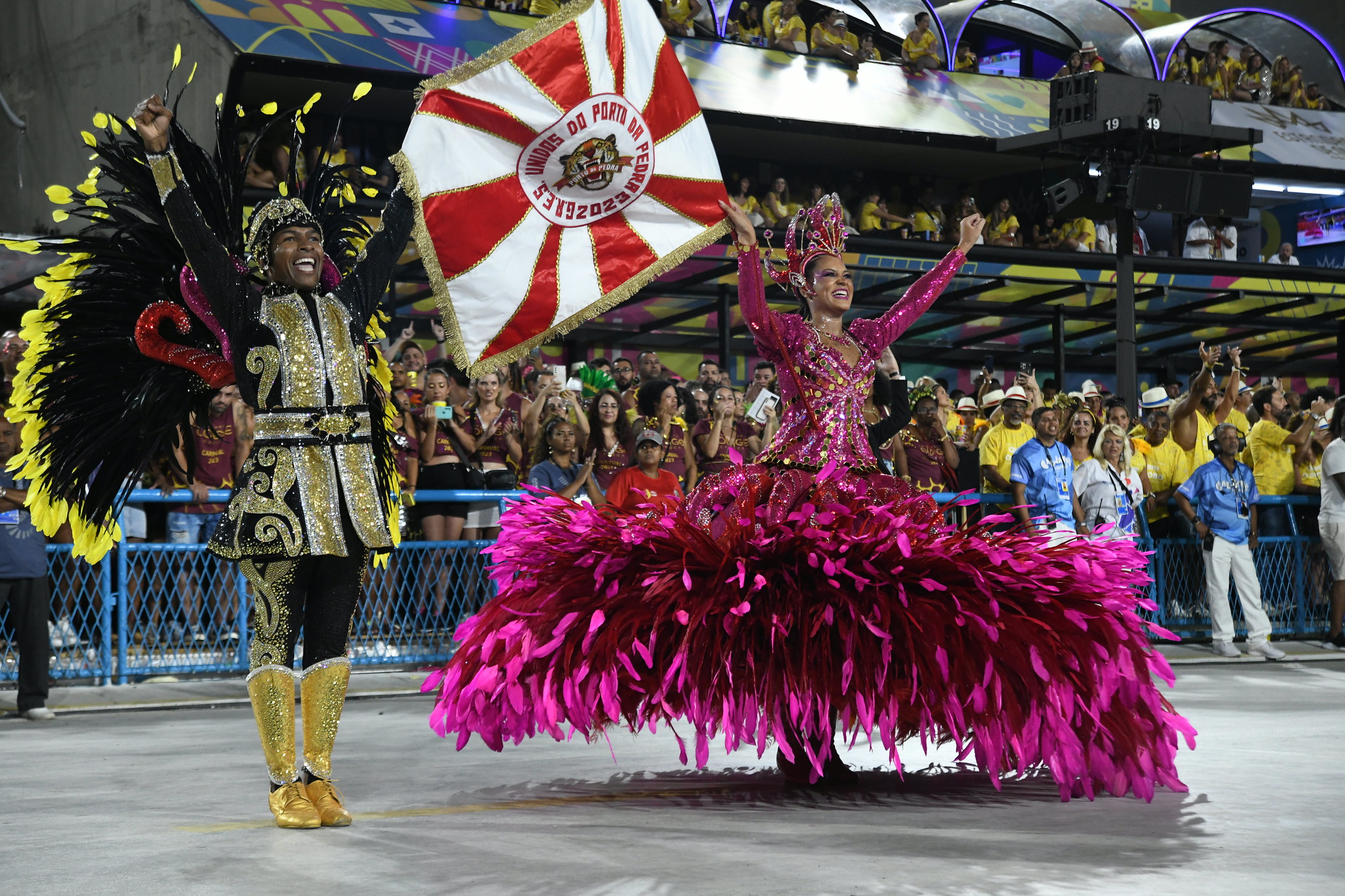 Fotogaleria: veja como foi o segundo dia de desfiles das escolas de samba da Série Ouro ...