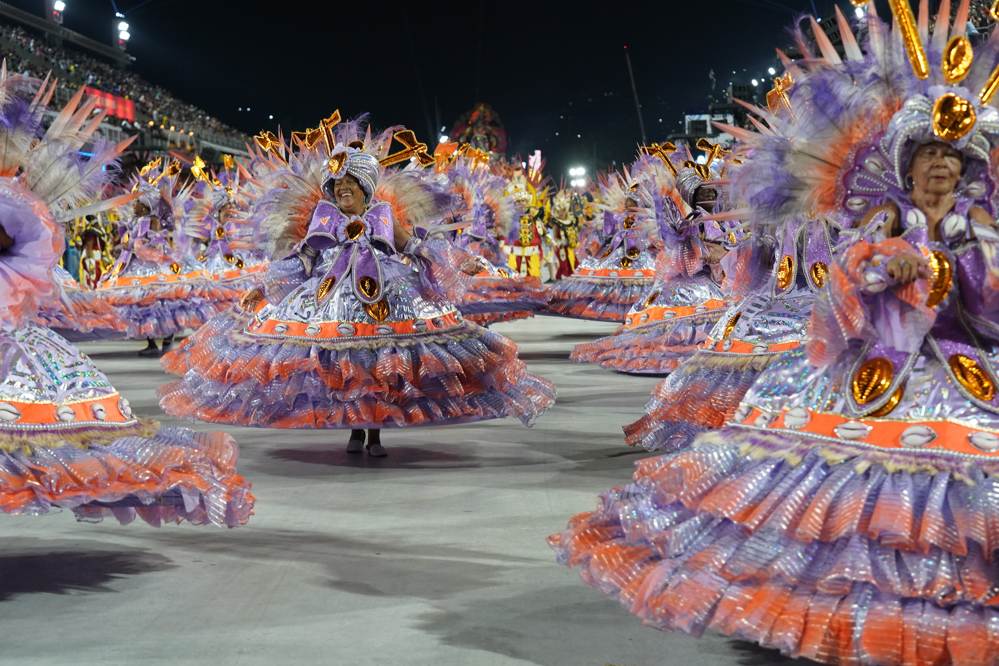 Fotogaleria: veja como foi o segundo dia de desfiles das escolas de samba da Série Ouro ...