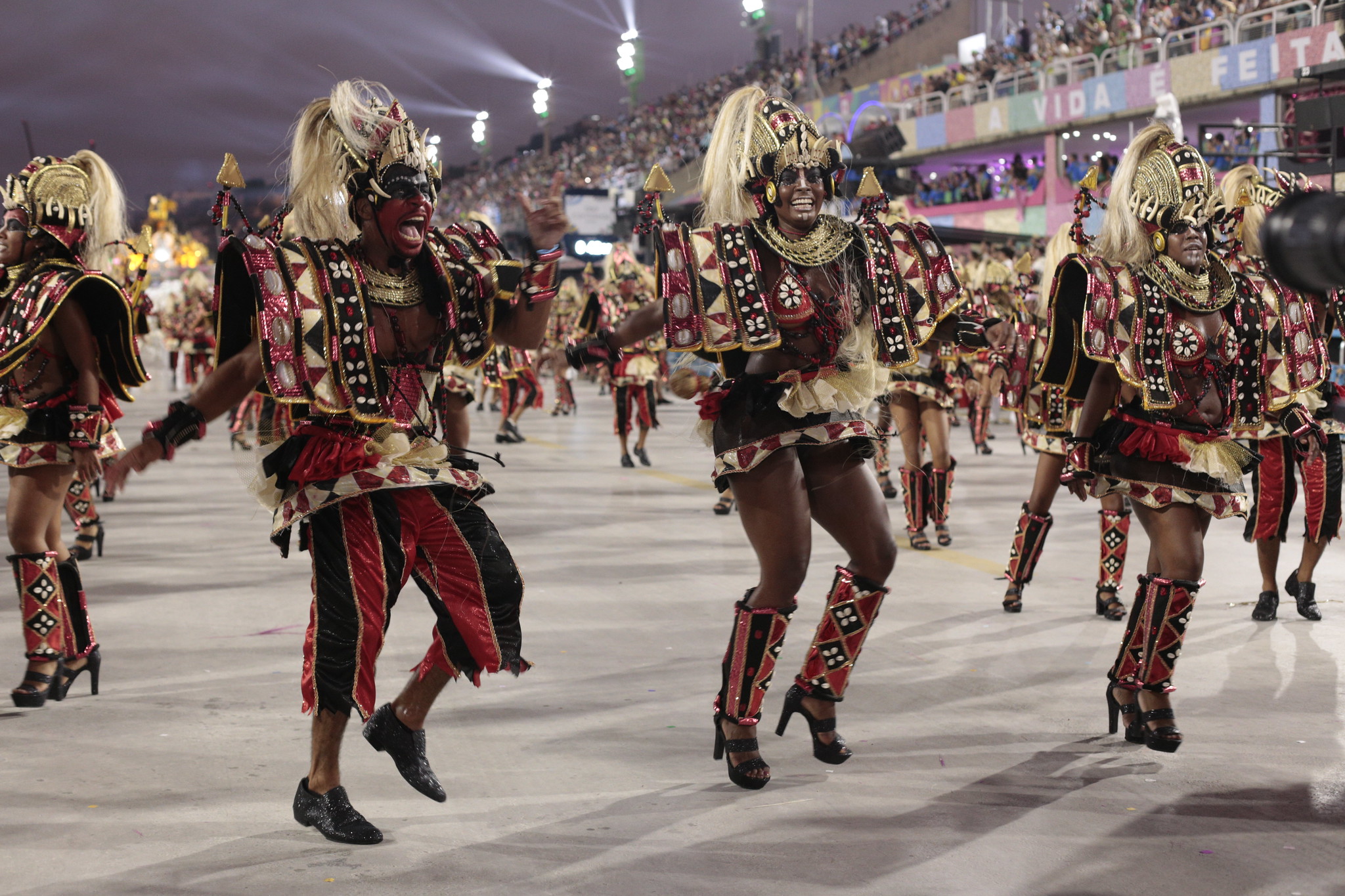 Fotogaleria: veja como foi o primeiro dia de desfiles do Grupo Especial na Sapucaí - Prefeitura ...