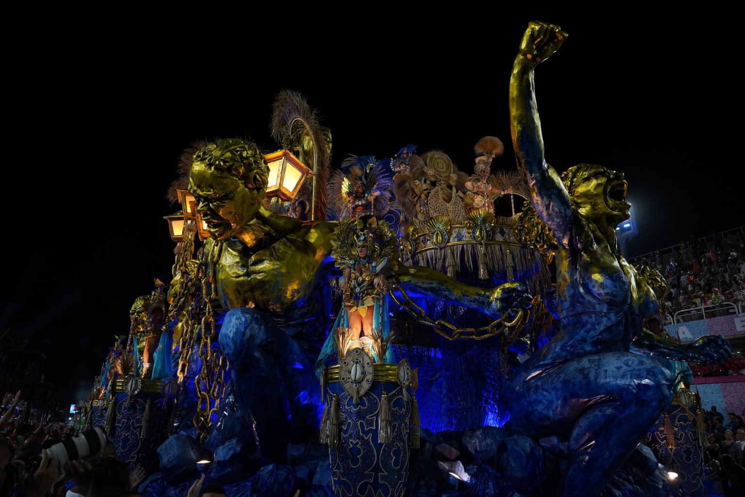 Fotogaleria: veja como foi o segundo dia de desfiles do Grupo Especial na Sapucaí - Prefeitura ...