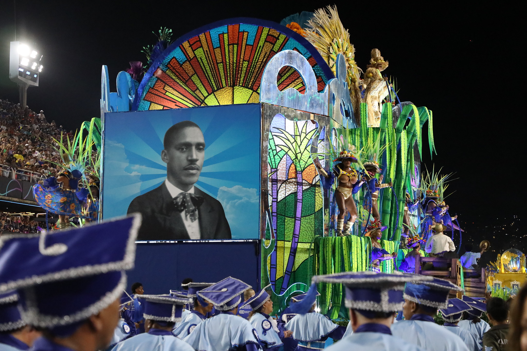 Fotogaleria: veja como foi o segundo dia de desfiles do Grupo Especial na Sapucaí - Prefeitura ...