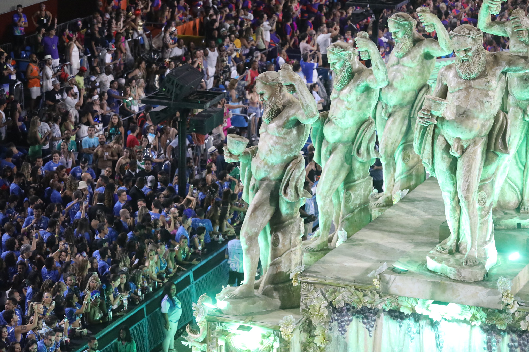 Fotogaleria: veja como foi o segundo dia de desfiles do Grupo Especial na Sapucaí - Prefeitura ...