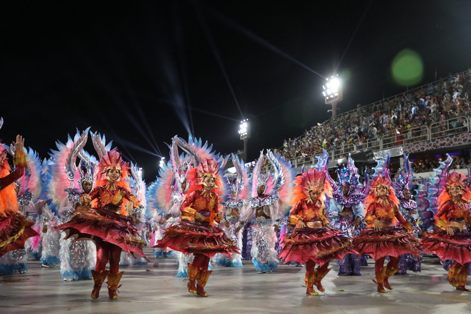 Fotogaleria: veja como foi o segundo dia de desfiles do Grupo Especial na Sapucaí - Prefeitura ...