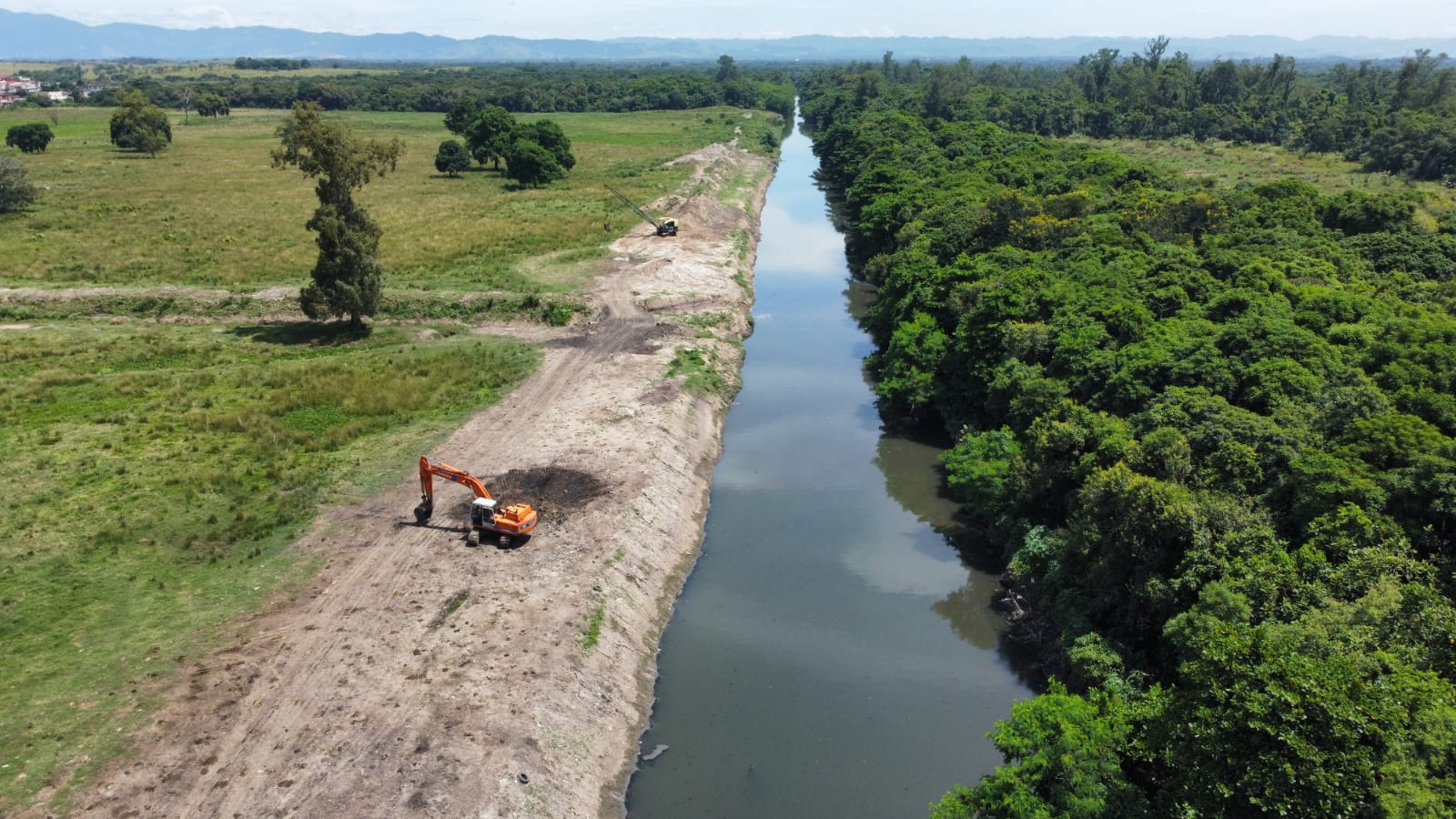 Prefeitura Trabalha Na Limpeza Do Canal Do Itá E Do Rio Campinho Na