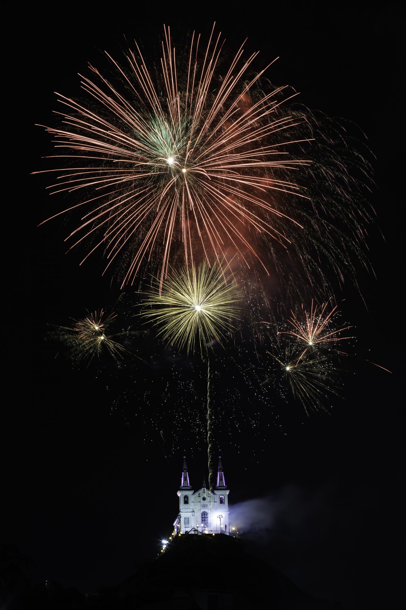 Réveillon Rio 2025: Mais de cinco milhões de pessoas celebram a chegada do Ano Novo na maior ...