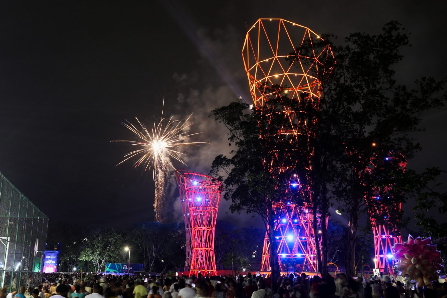 Réveillon Rio 2025: Mais de cinco milhões de pessoas celebram a chegada do Ano Novo na maior ...