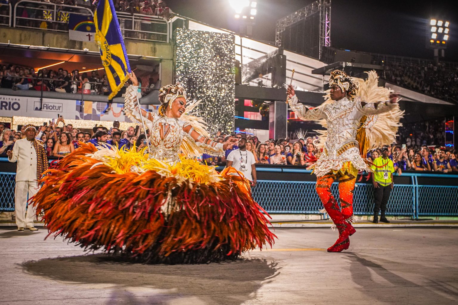 Galeria de fotos: confira imagens do segundo dia de desfiles das escolas do Grupo Especial ...