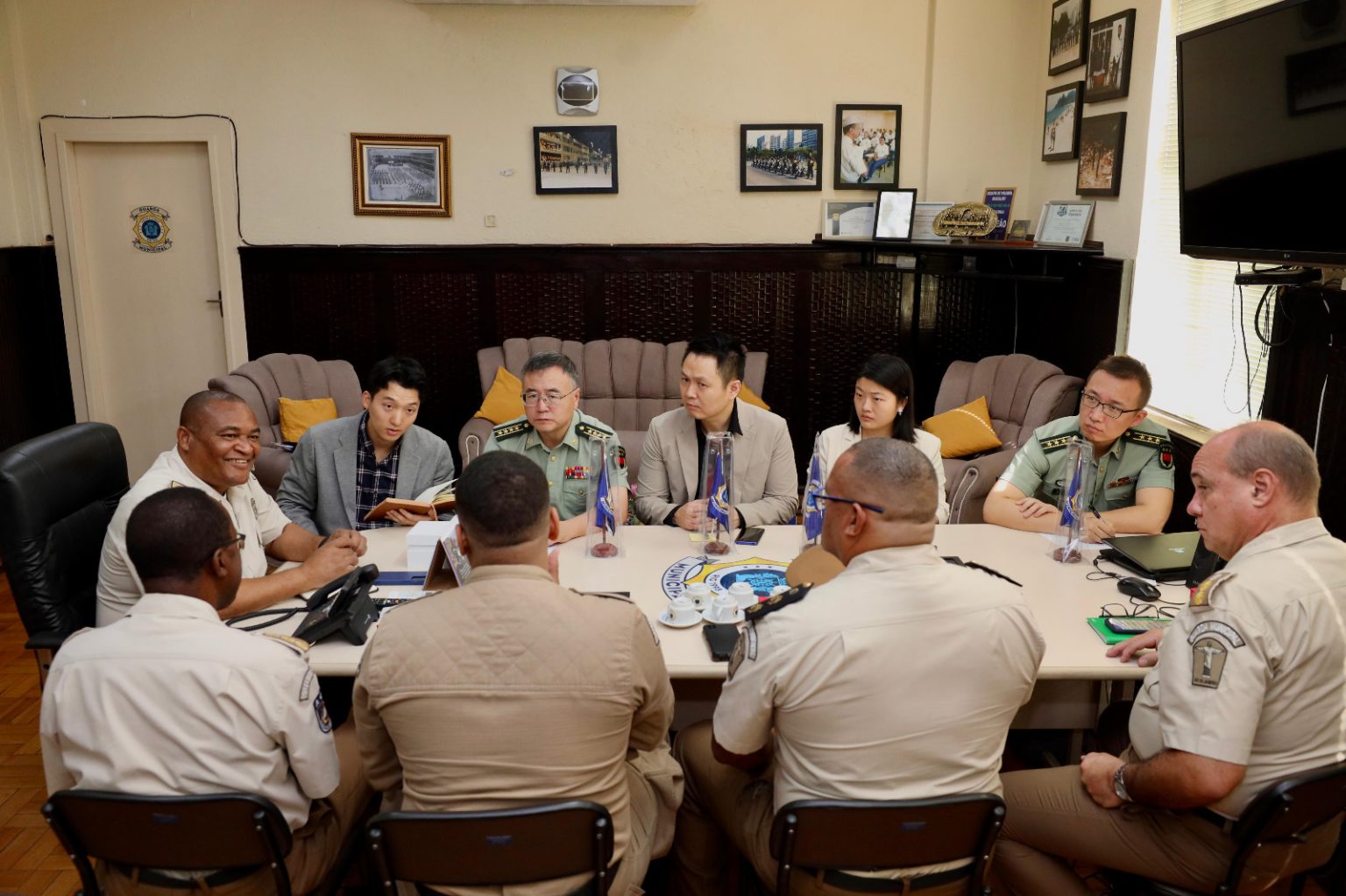 GM receives delegation from the Chinese consulate and presents ...