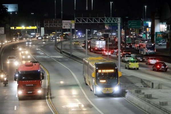 Intercity taxis may operate in the exclusive lane on Avenida Brasil ...