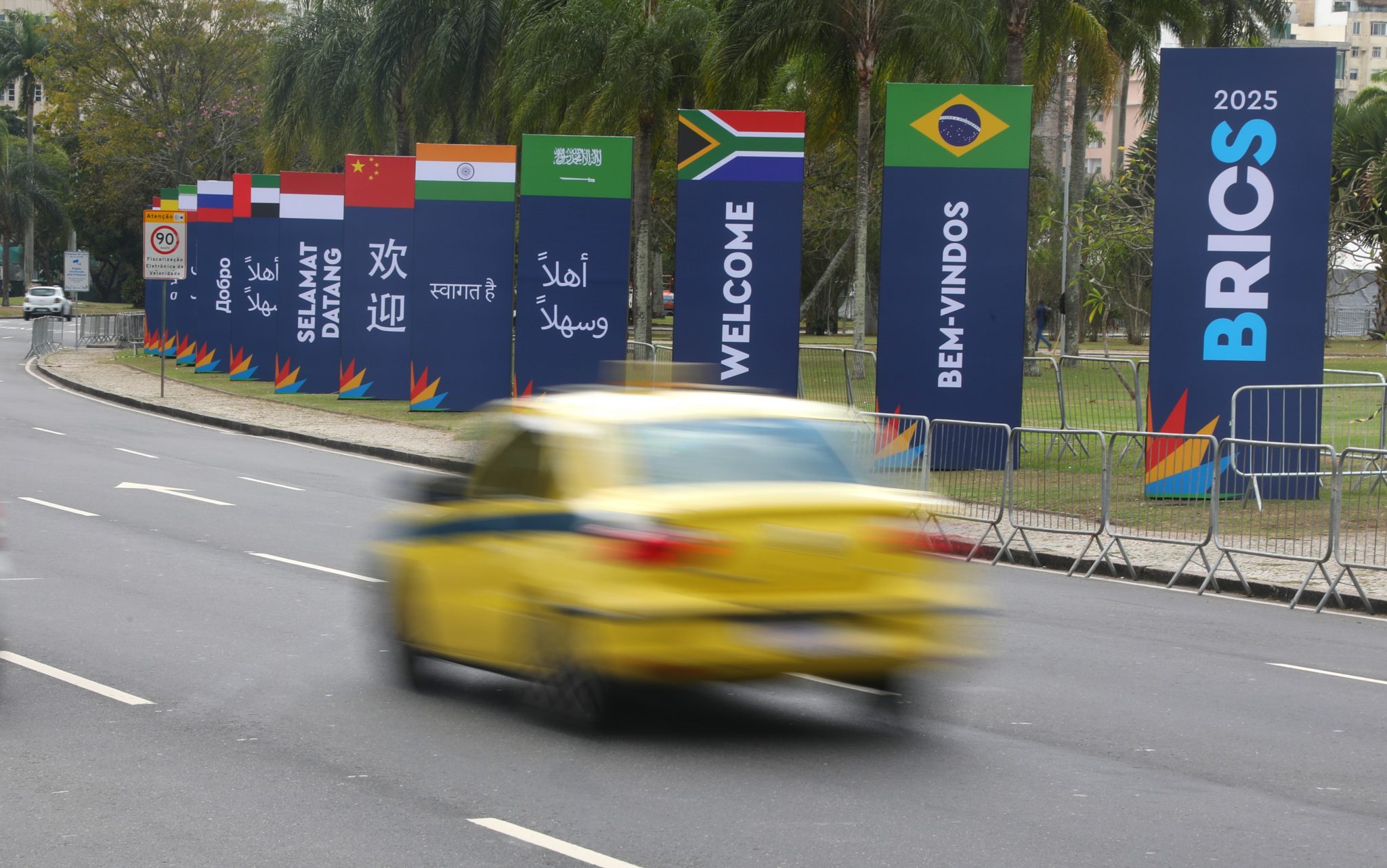 King Momo receives the key to the city, and Rio Carnival 2025 is ...