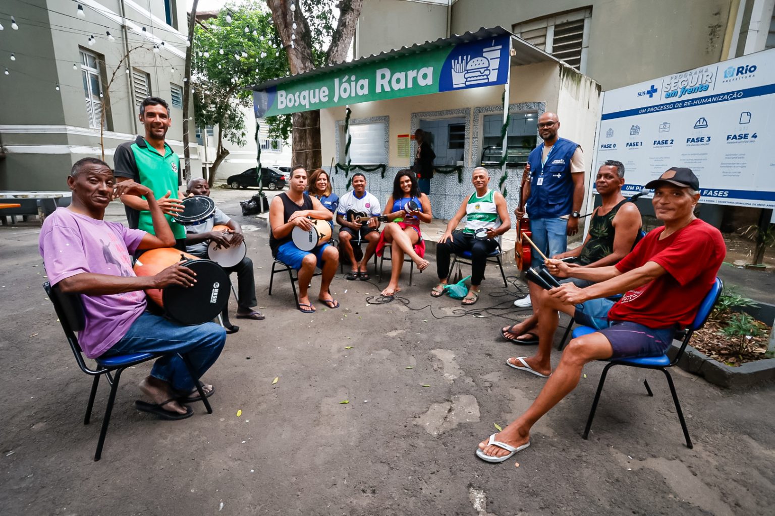 CAPS Dona Ivone Lara promove roda de samba terapêutica - Prefeitura da ...