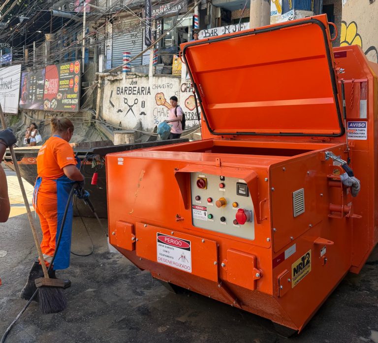 Comlurb inaugurates two more recycling points in Rocinha - City Hall of ...